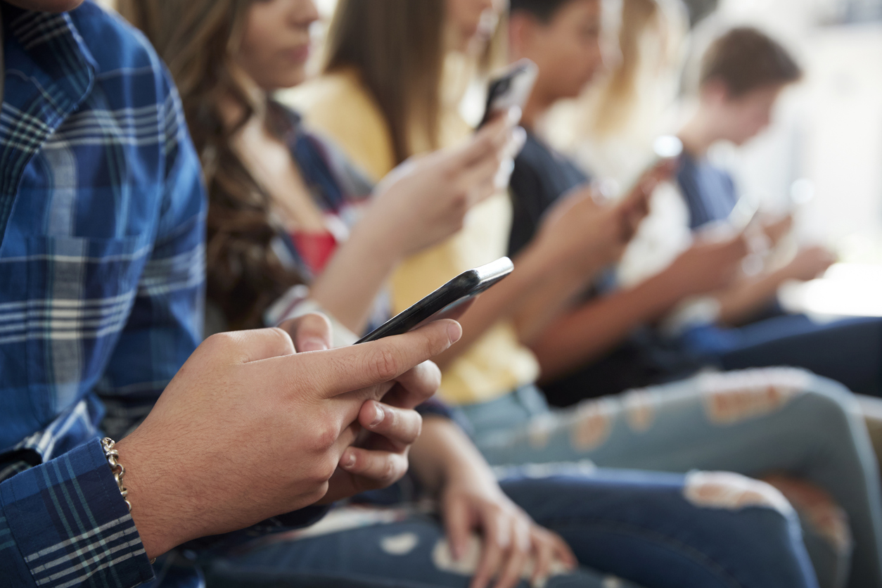 How Does Social Media Impact Teen Health? - Salud America
